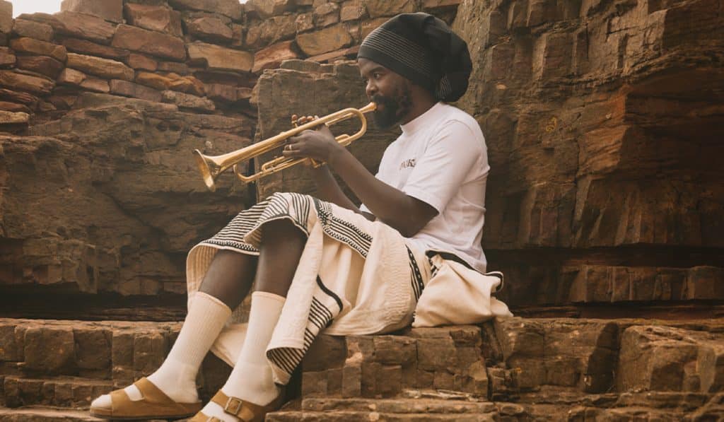 Mandisi Dyantyis tells his story through music - TFG Media